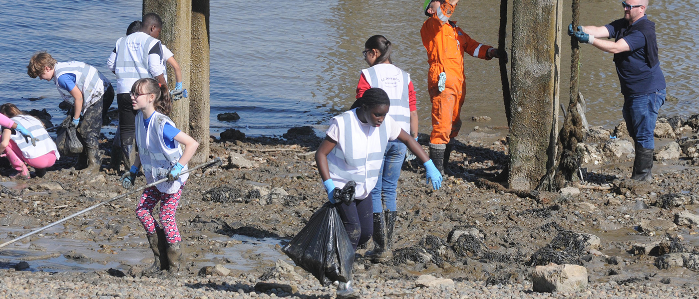 Cleaning the Thames - Cleaning the Thames